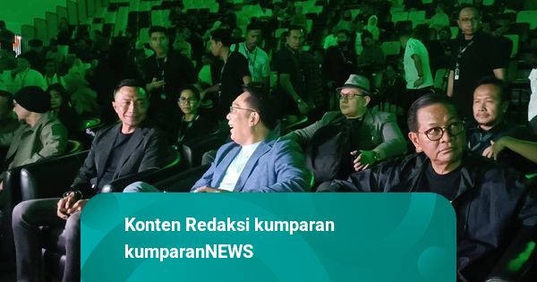 Momen Ridwan Kamil, Pramono dan Pongrekun Satu Panggung di Acara ... Momen Ridwan Kamil, Pramono dan Pongrekun Satu Panggung di Acara ...